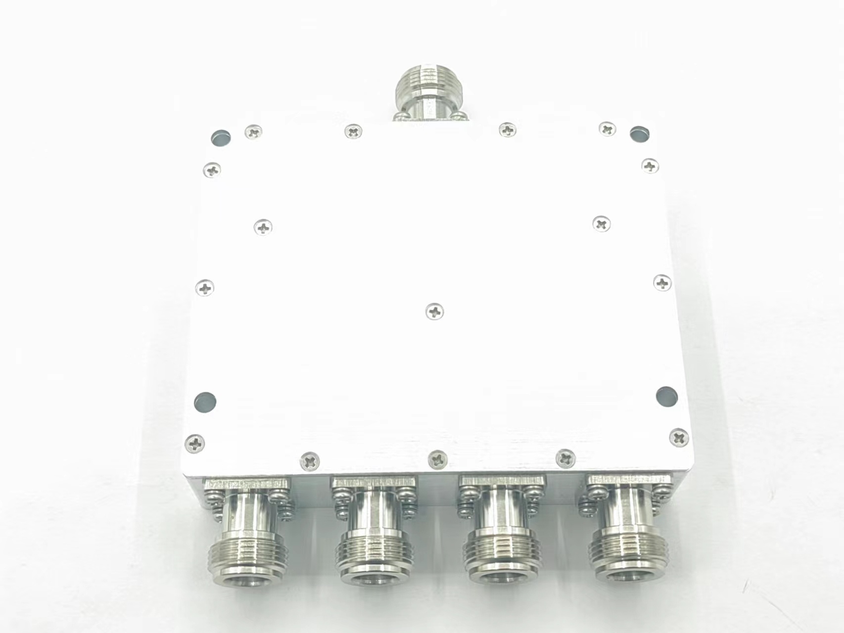 1.8-3GHz 4 Way Microstrip Power Divider